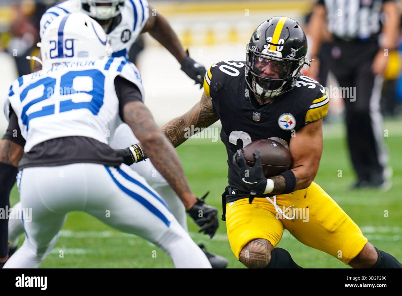 Pittsburgh Steelers running back Jaylen Warren (30) cuts away from ...