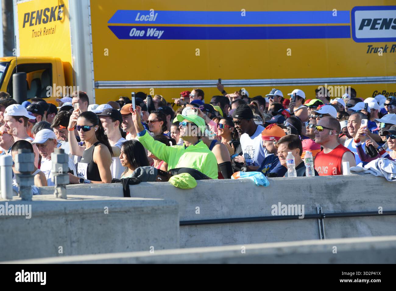 Runners in line to cross the Verrazano Bridge during the 2025 TCS New ...