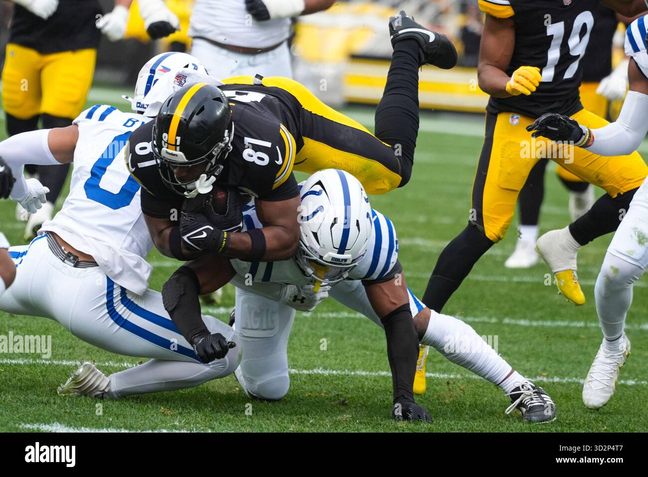 Pittsburgh Steelers tight end Jonnu Smith (81) goes over Indianapolis ...