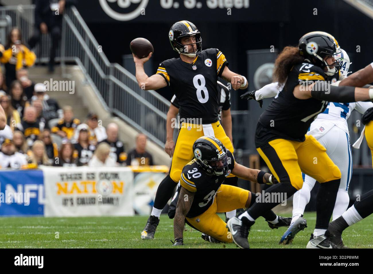 Pittsburgh Steelers quarterback Aaron Rodgers (8) throws a pass during ...