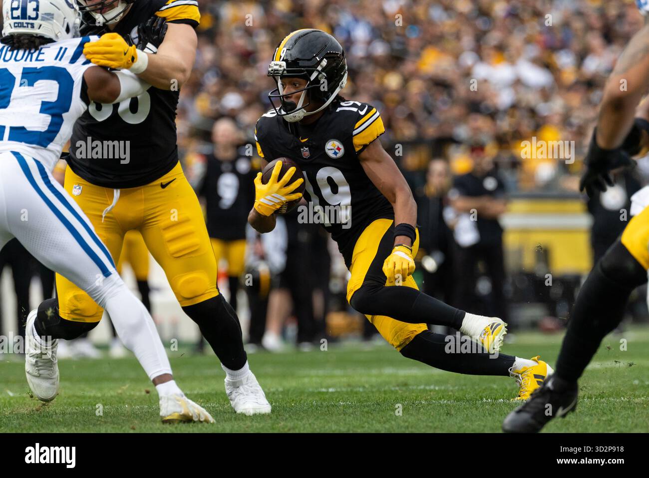Pittsburgh Steelers wide receiver Calvin Austin III (19) runs after a ...