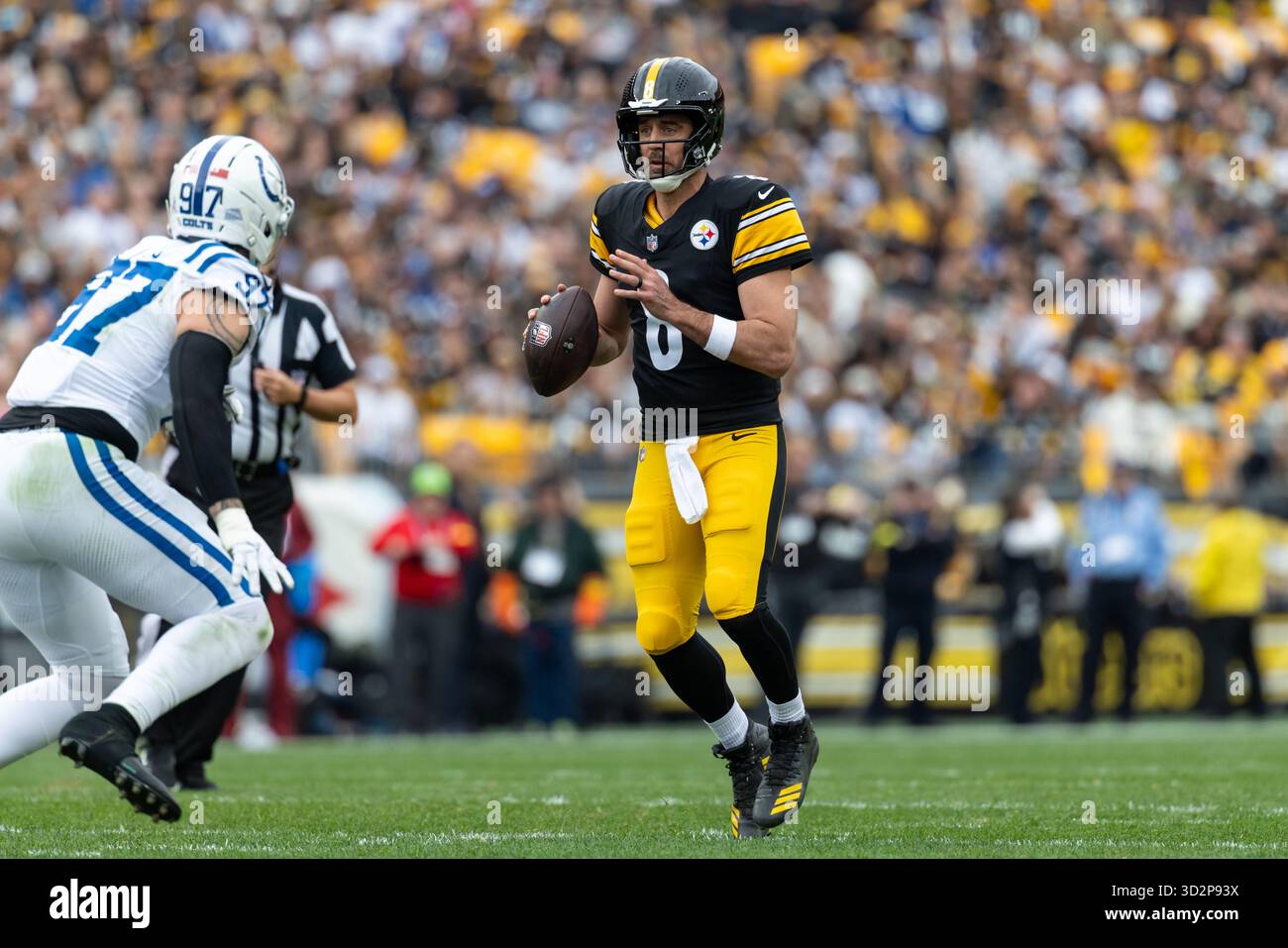 Pittsburgh Steelers quarterback Aaron Rodgers (8) looks to throw during ...
