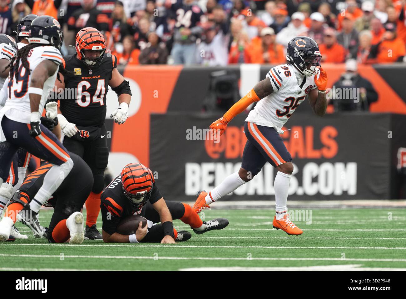Chicago Bears defensive back C.J. Gardner-Johnson (35), right ...