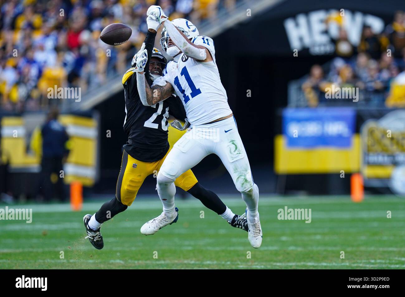 Pittsburgh Steelers cornerback Brandin Echols (26) breaks up a pass to ...