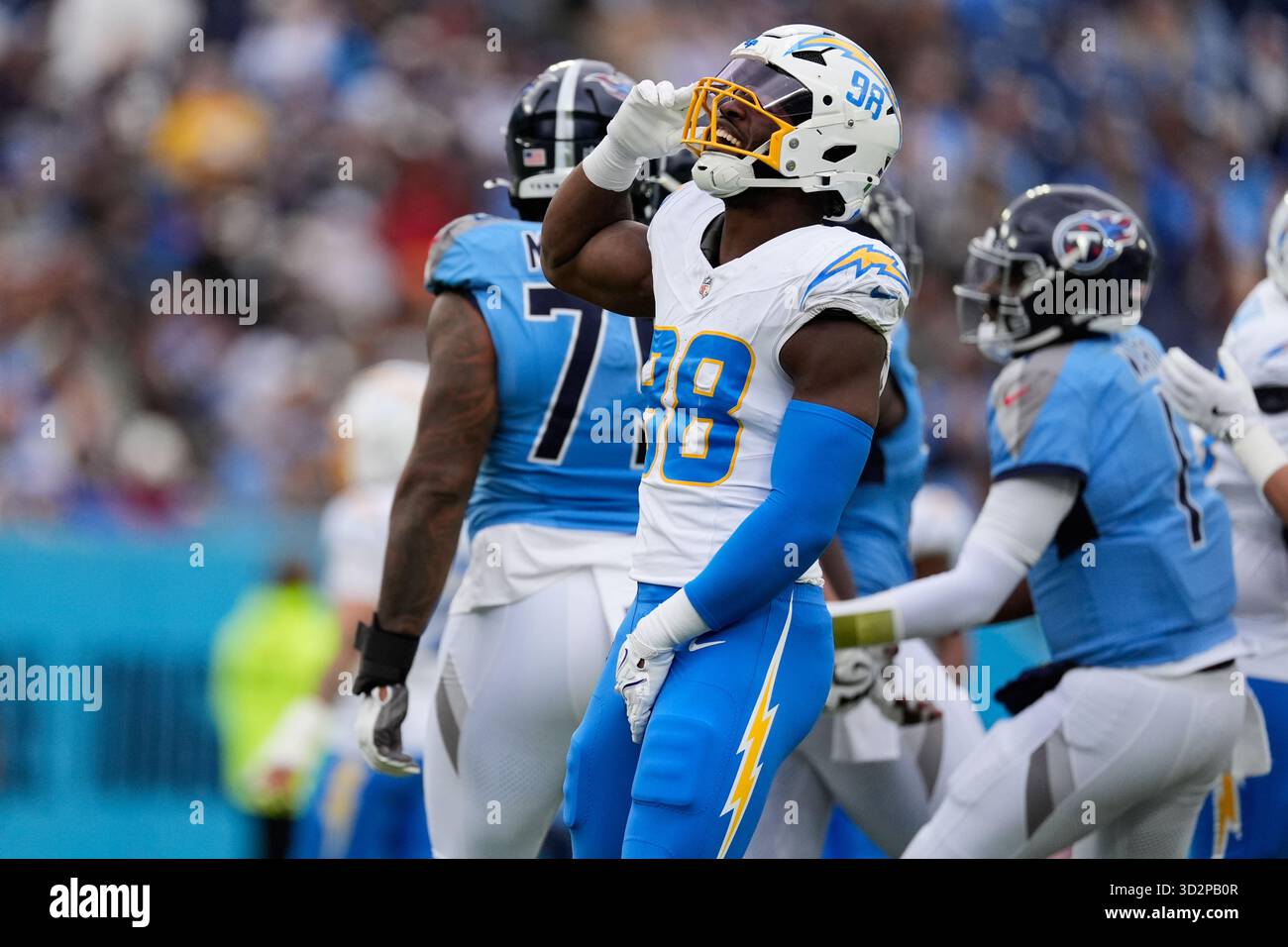 Los Angeles Chargers linebacker Odafe Oweh (98) celebrate after sacking ...