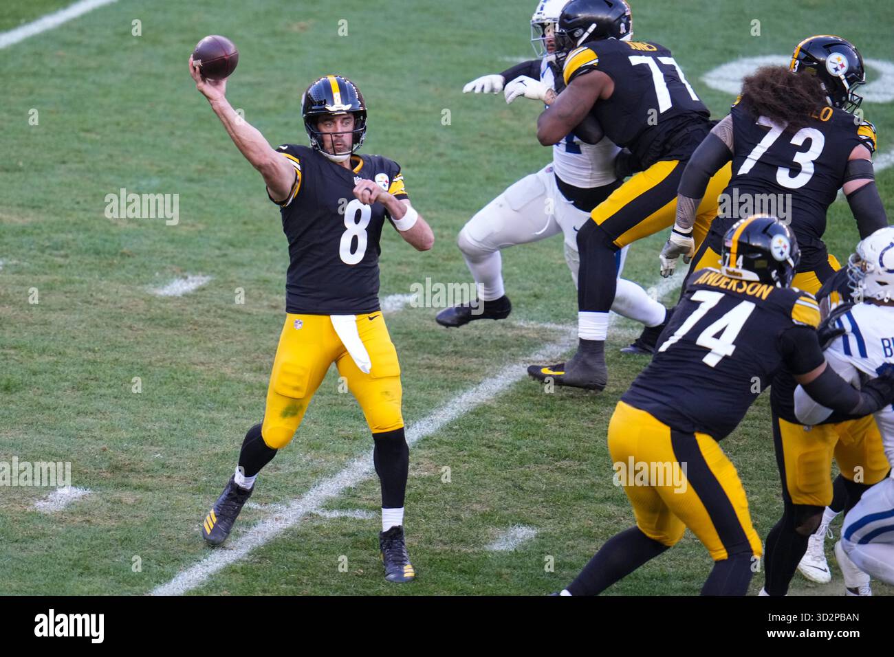 Pittsburgh Steelers quarterback Aaron Rodgers (8) throws against the ...