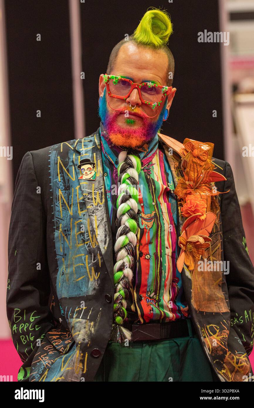 Andrew Fuller, Netflix Is It Cake Stock Photo - Alamy