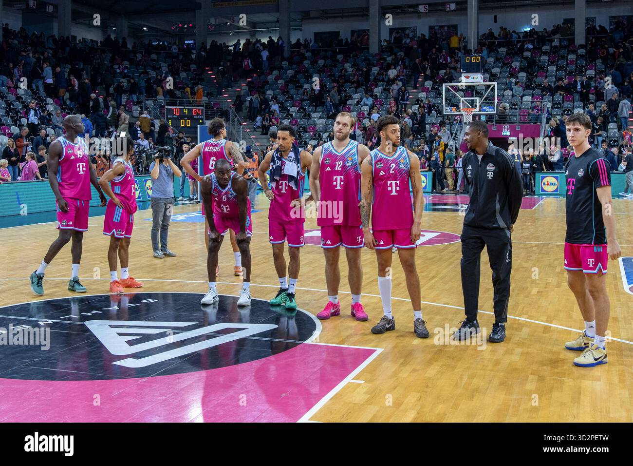 Telekom Baskets Bonn vs. ALBA Berlin Basketball, Basketball, easy ...