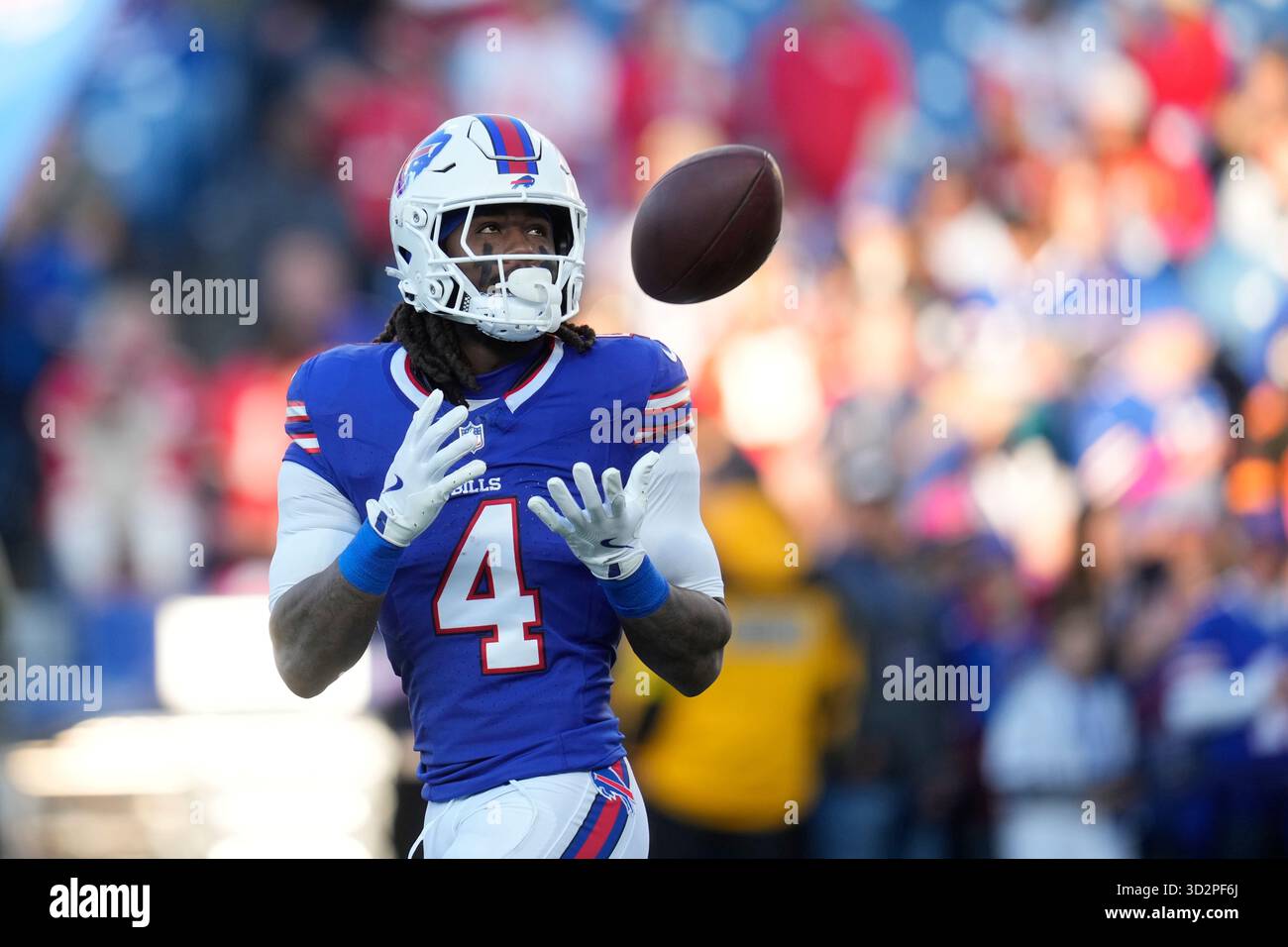 Buffalo Bills running back James Cook III (4) warms up before an NFL ...