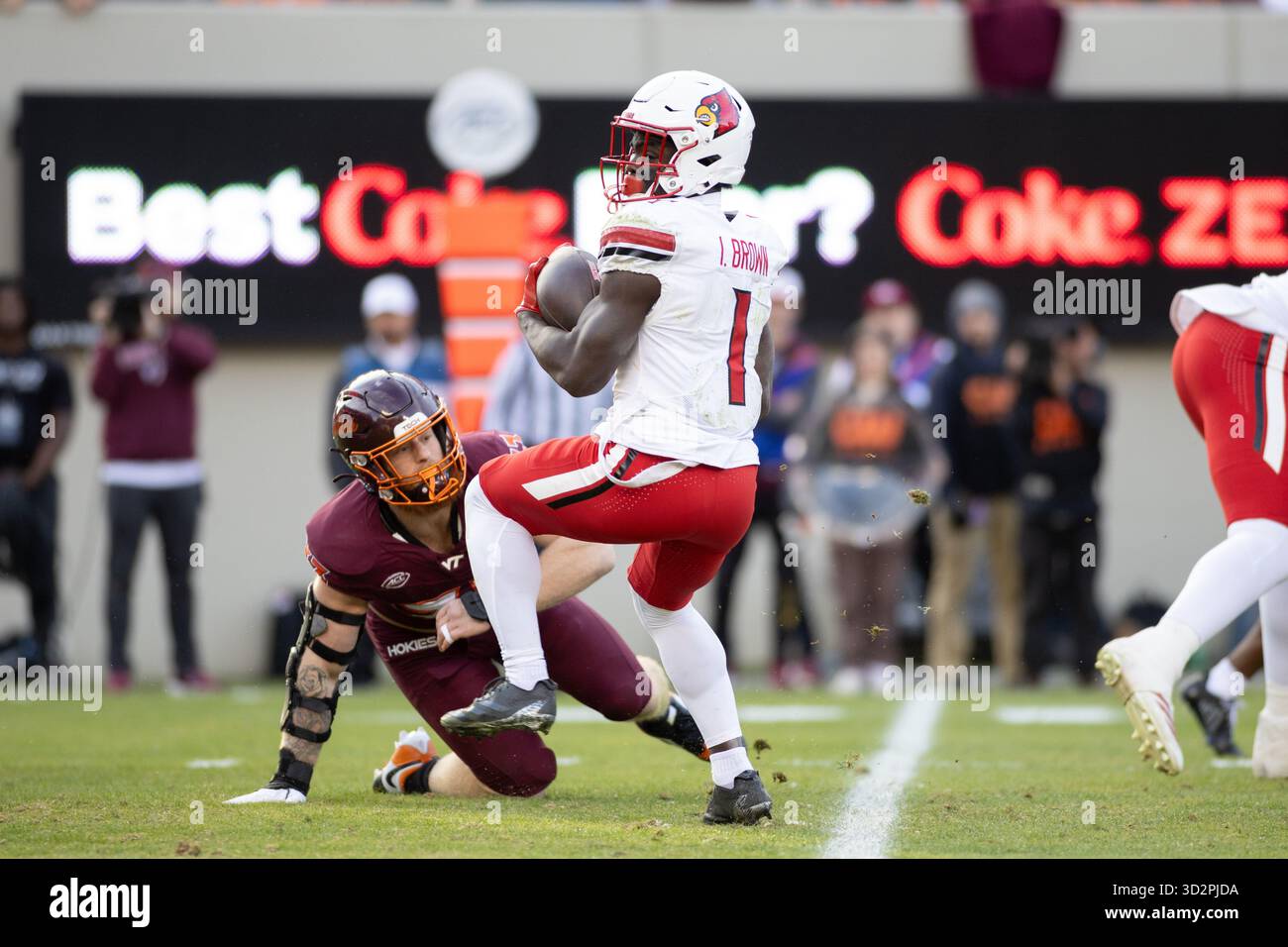 November 1, 2025: Louisville Cardinals running back Isaac Brown (1 ...