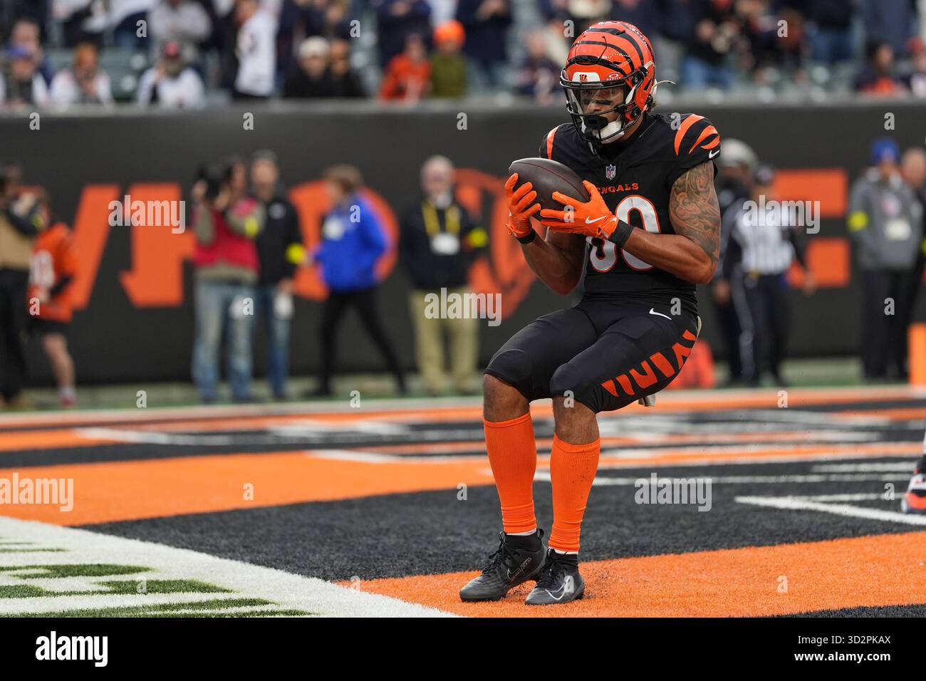 Cincinnati Bengals wide receiver Andrei Iosivas (80) scores a touchdown ...