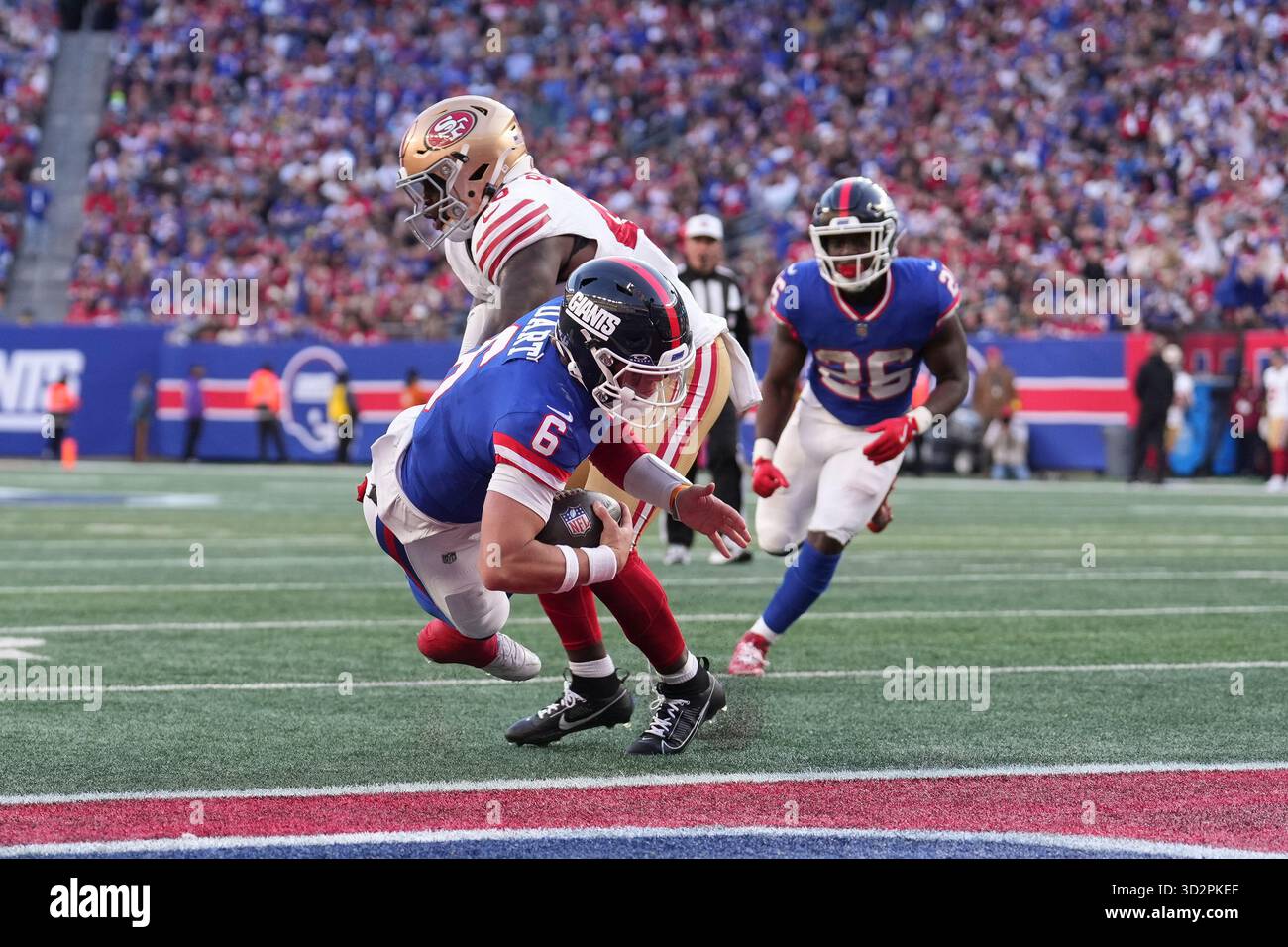 New York Giants quarterback Jaxson Dart (6) dives for a rushing ...