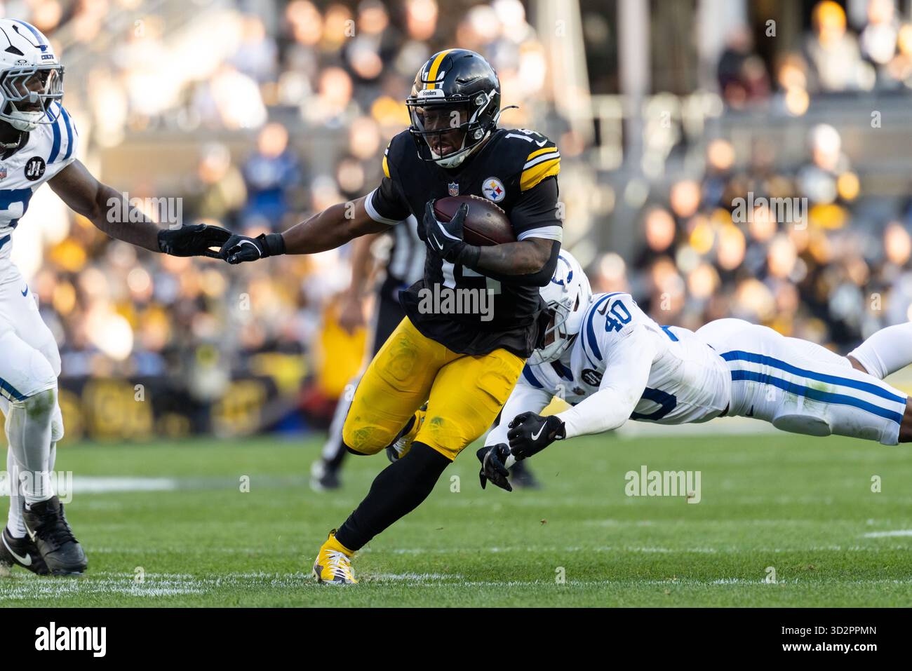 Pittsburgh Steelers running back Kenneth Gainwell (14) runs after a ...