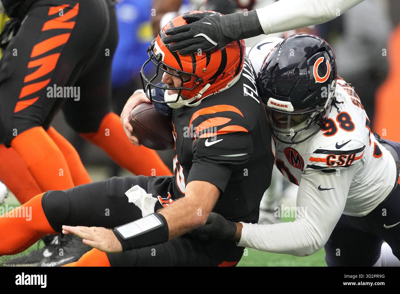 Chicago Bears defensive lineman Montez Sweat (98) sacks Cincinnati ...
