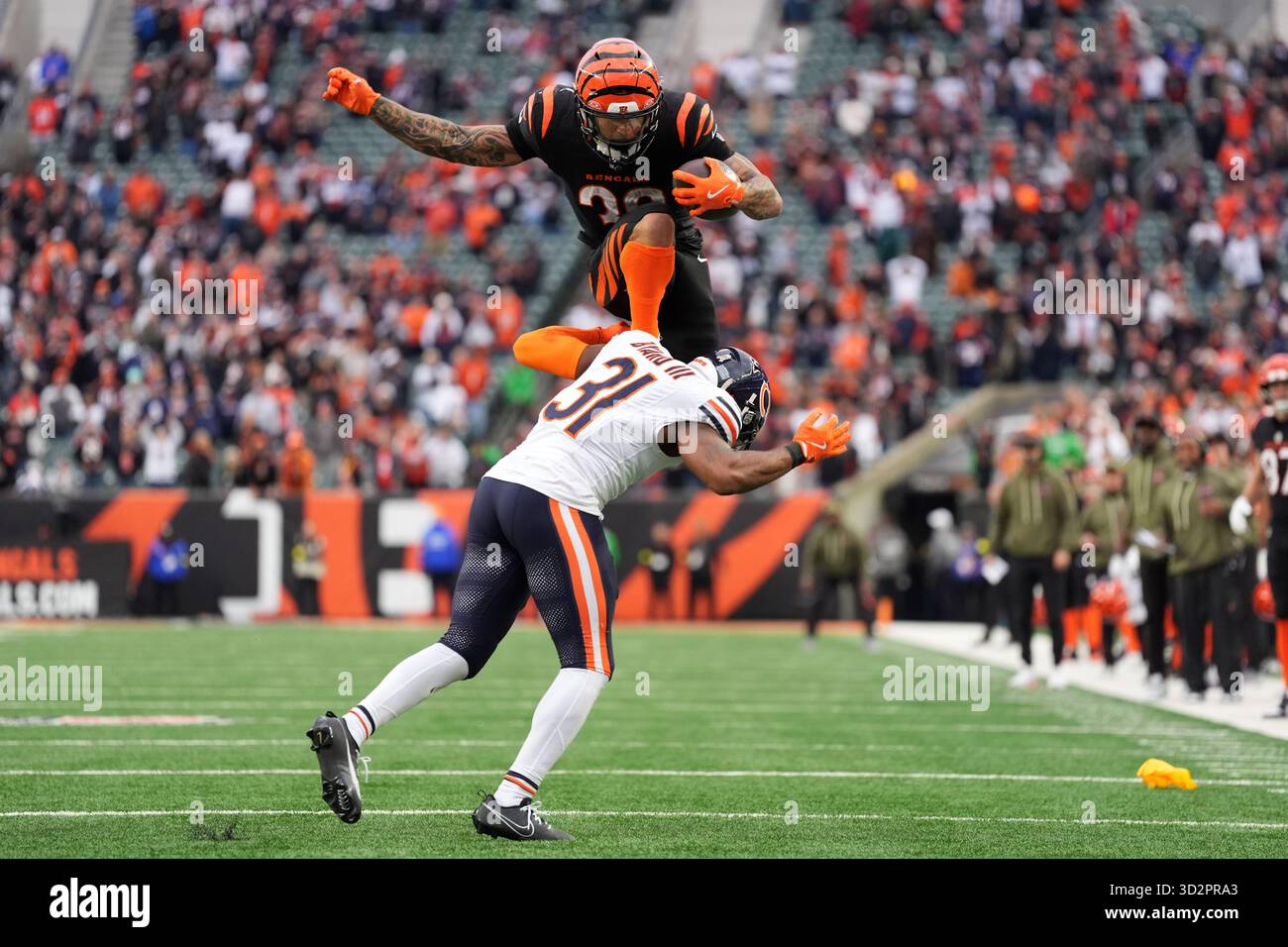 Cincinnati Bengals running back Chase Brown (30) huddles Chicago Bears ...