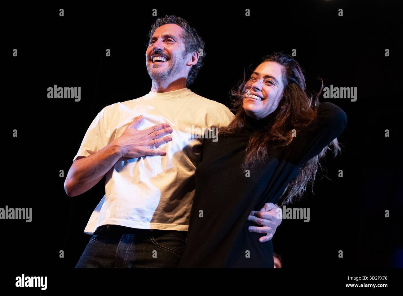 Paco Leon and Maria Leon perform during the musical show "La acelga y ...