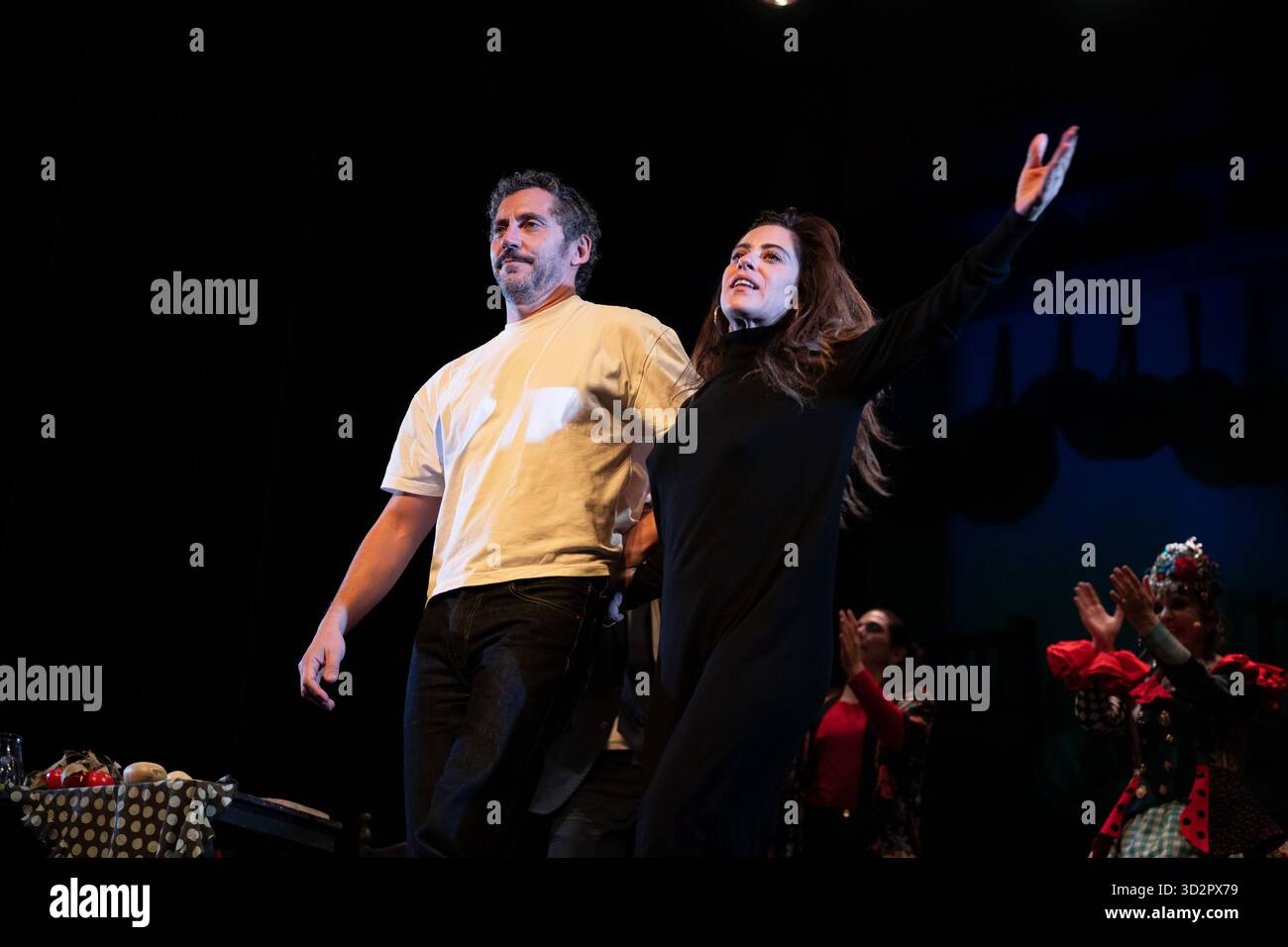 Paco Leon and Maria Leon perform during the musical show "La acelga y ...