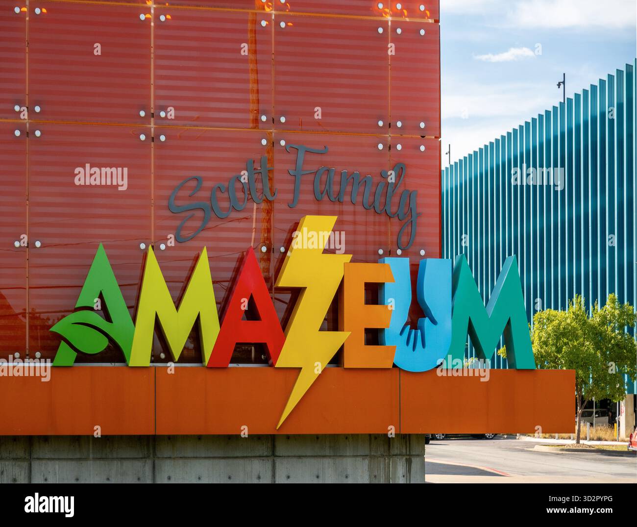 Scott family amazeum museum museums sign logo hi-res stock photography ...