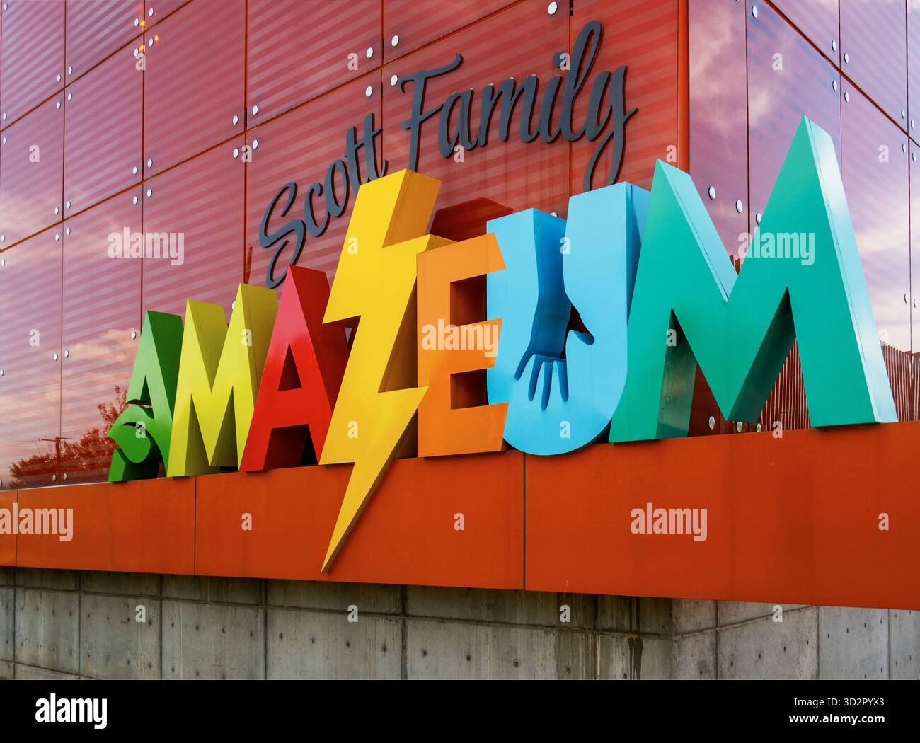 Scott family amazeum museum museums sign logo hi-res stock photography ...