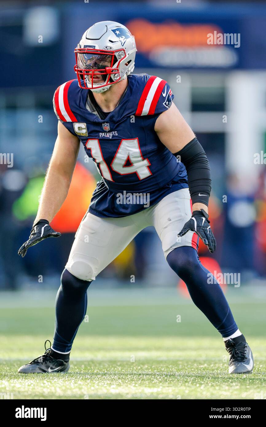 New England Patriots linebacker Robert Spillane (14) drops into ...