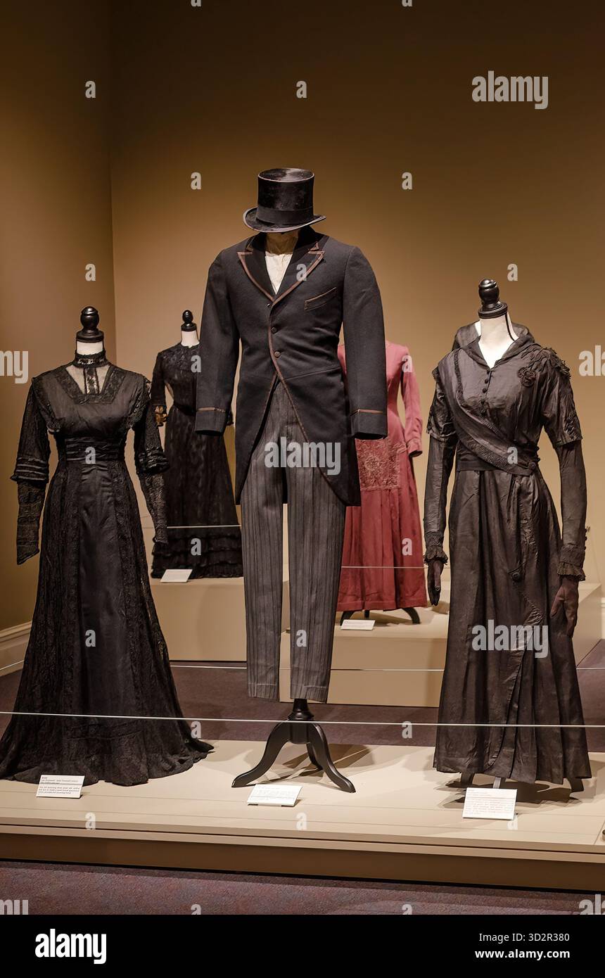 Victorian mourning apparel hi-res stock photography and images - Alamy