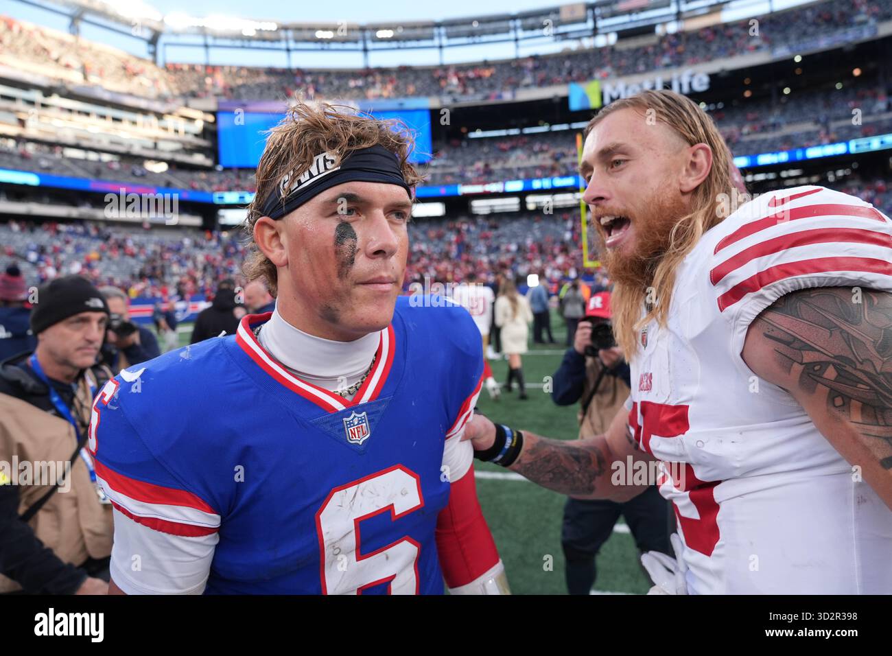 New York Giants quarterback Jaxson Dart, left, greets San Francisco ...