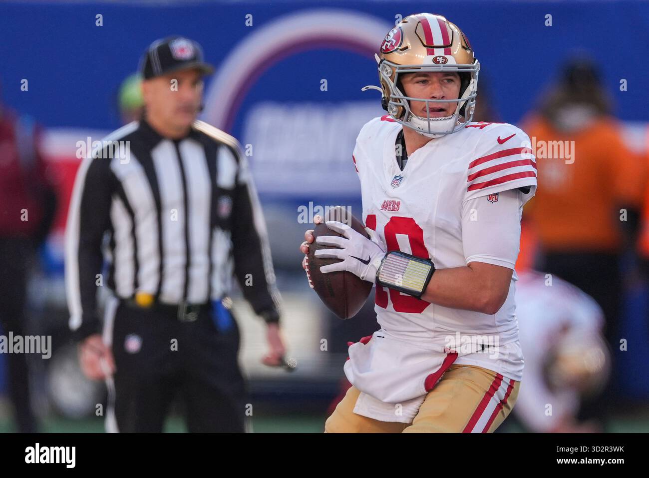 San Francisco 49ers quarterback Mac Jones (10) looks to pass against ...
