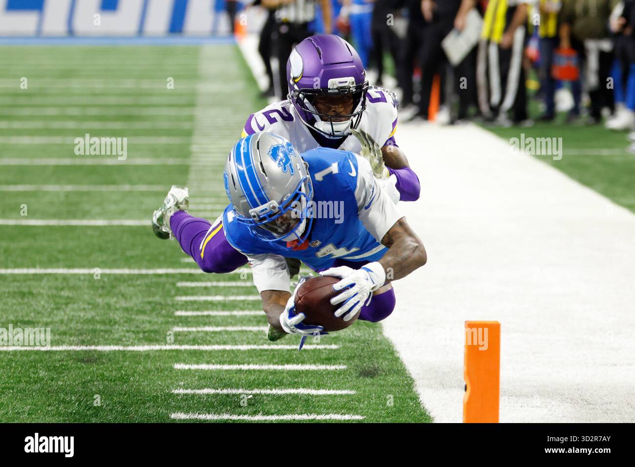 Detroit Lions wide receiver Jameson Williams (1) dives for a touchdown ...