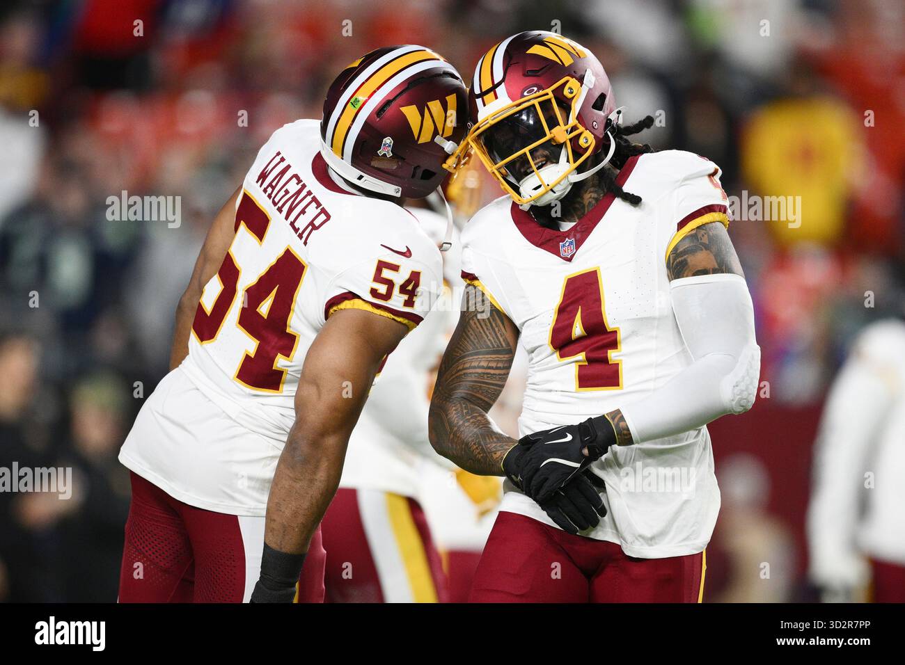 Washington Commanders linebacker Bobby Wagner (54) and linebacker ...