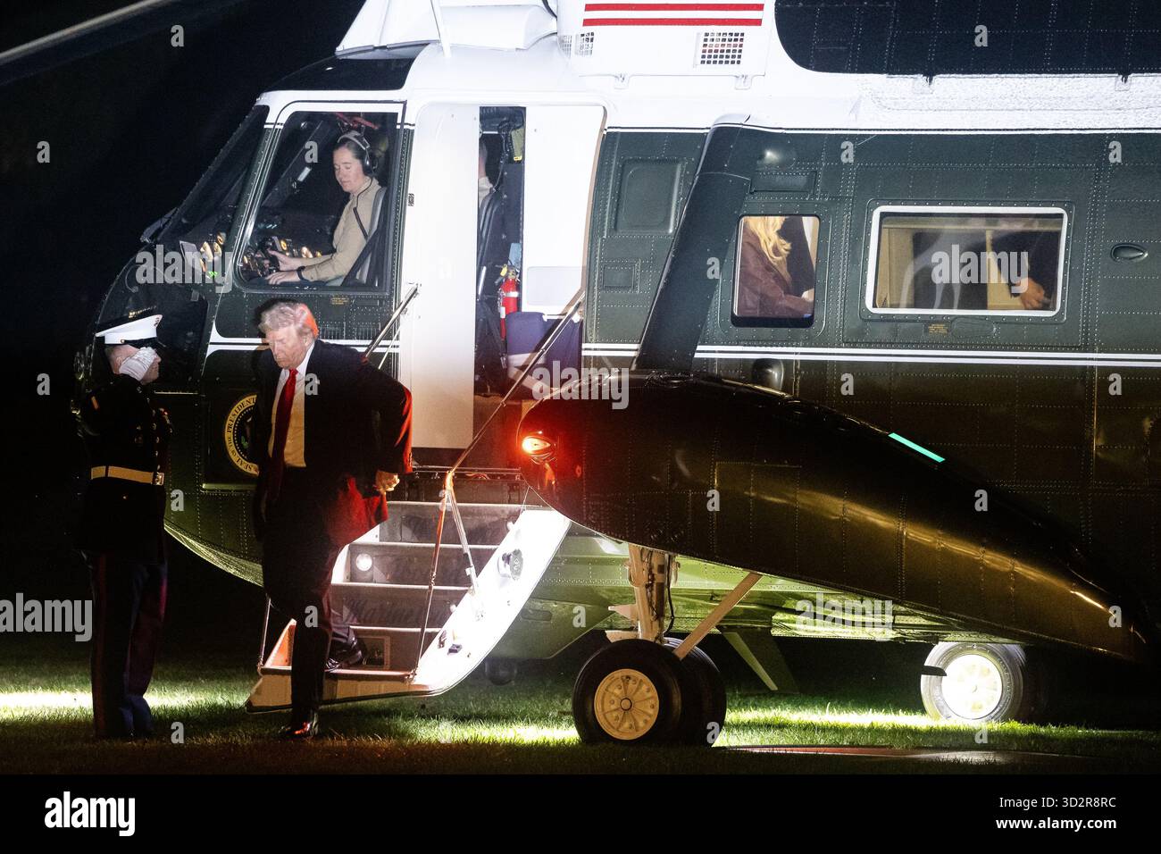 President Donald Trump disembarks from Marine One on the South Lawn of ...