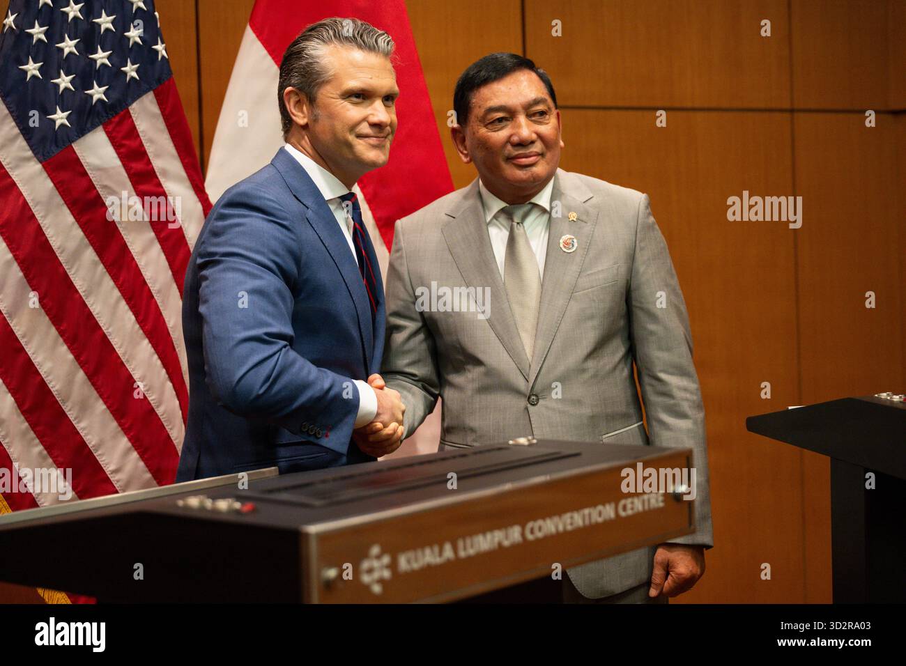 Secretary of War Pete Hegseth hosts Indonesian Minister of Defense ...