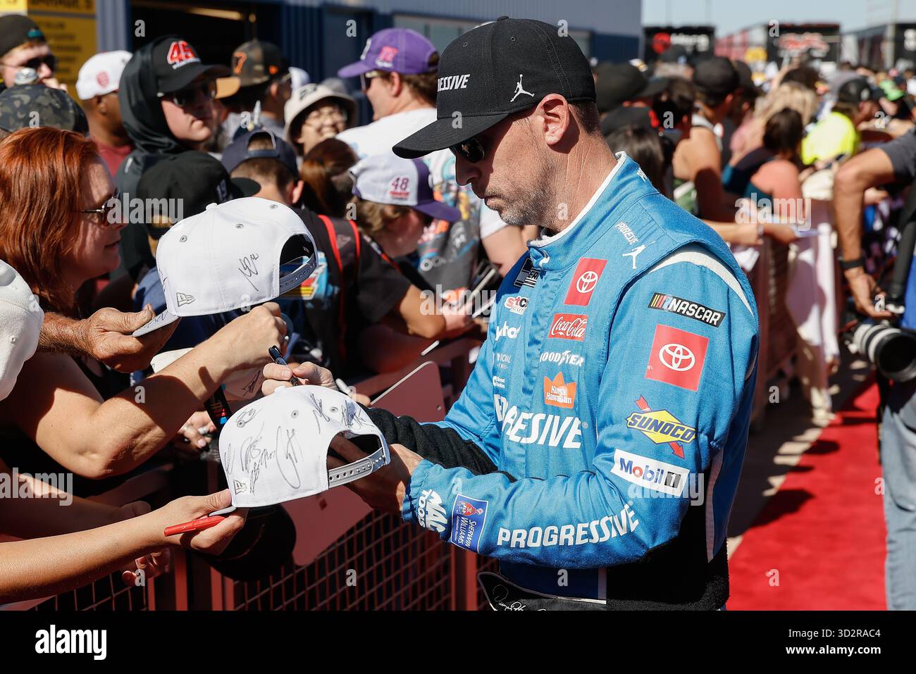 AVONDALE, AZ - NOVEMBER 02: Denny Hamlin (#11 Joe Gibbs Racing ...