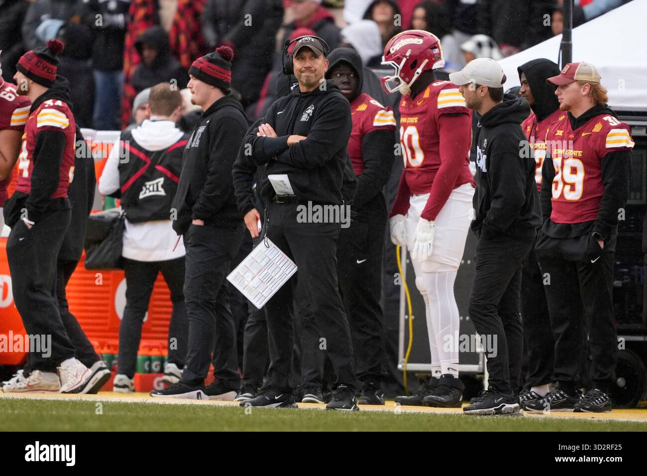 Iowa State head coach Matt Campbell, center, watches from the sideline ...