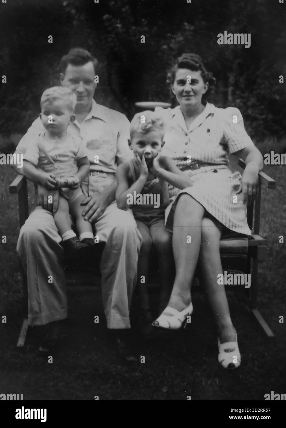 1940s portrait family mother hi-res stock photography and images - Alamy