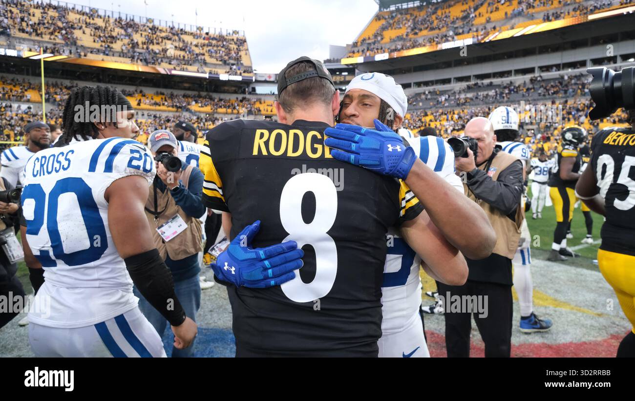 Pittsburgh, PA, USA. 2nd Nov, 2025. Aaron Rodgers #8, and Jonathan ...