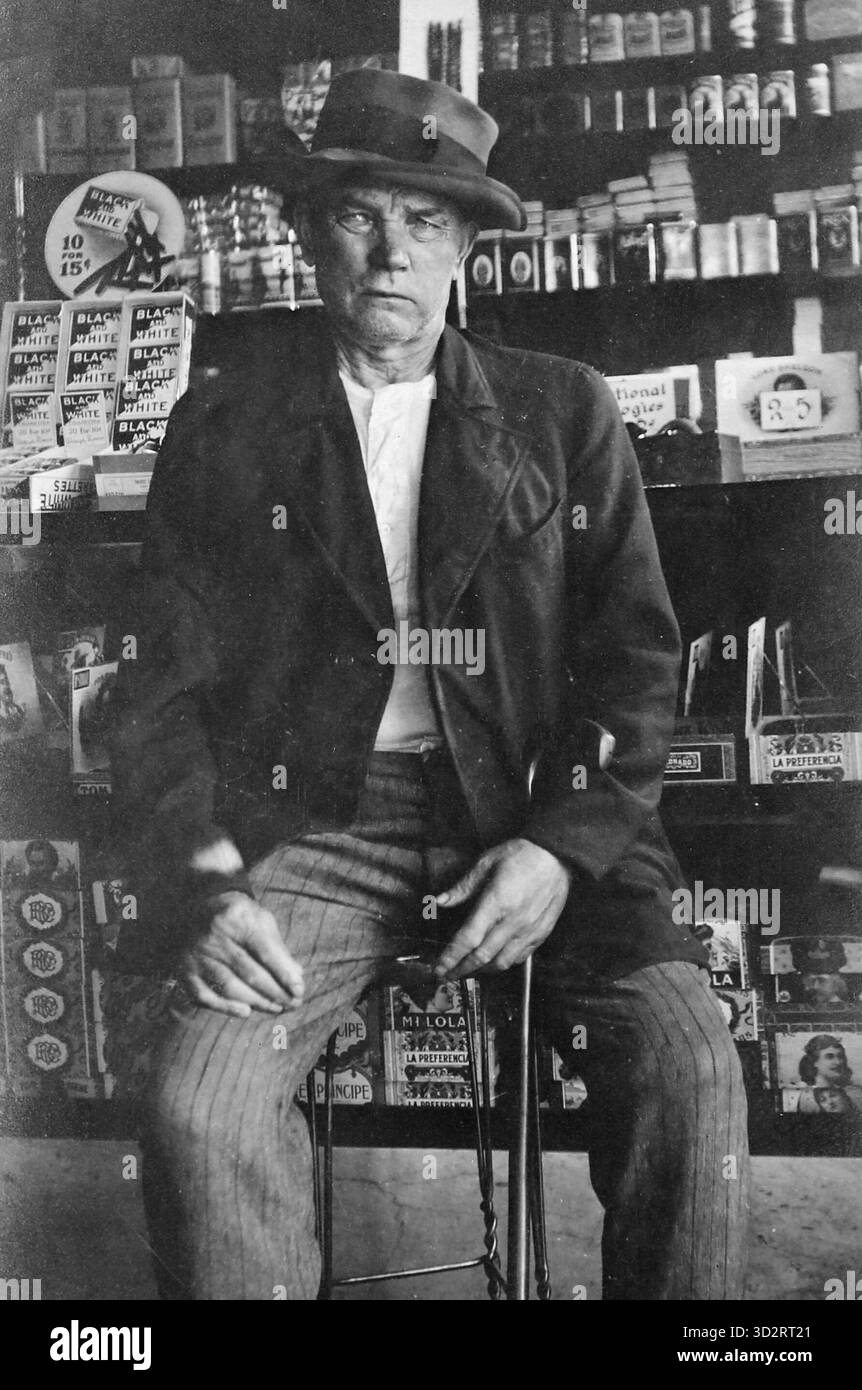 Small grocery store on Black and White Stock Photos & Images - Alamy