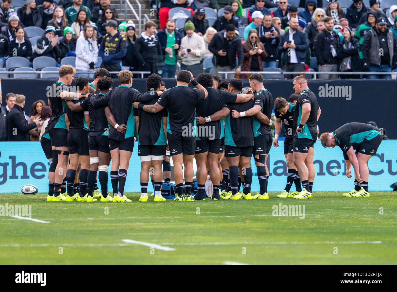 New Zealand players gather before the Ireland vs New Zealand Gallagher ...