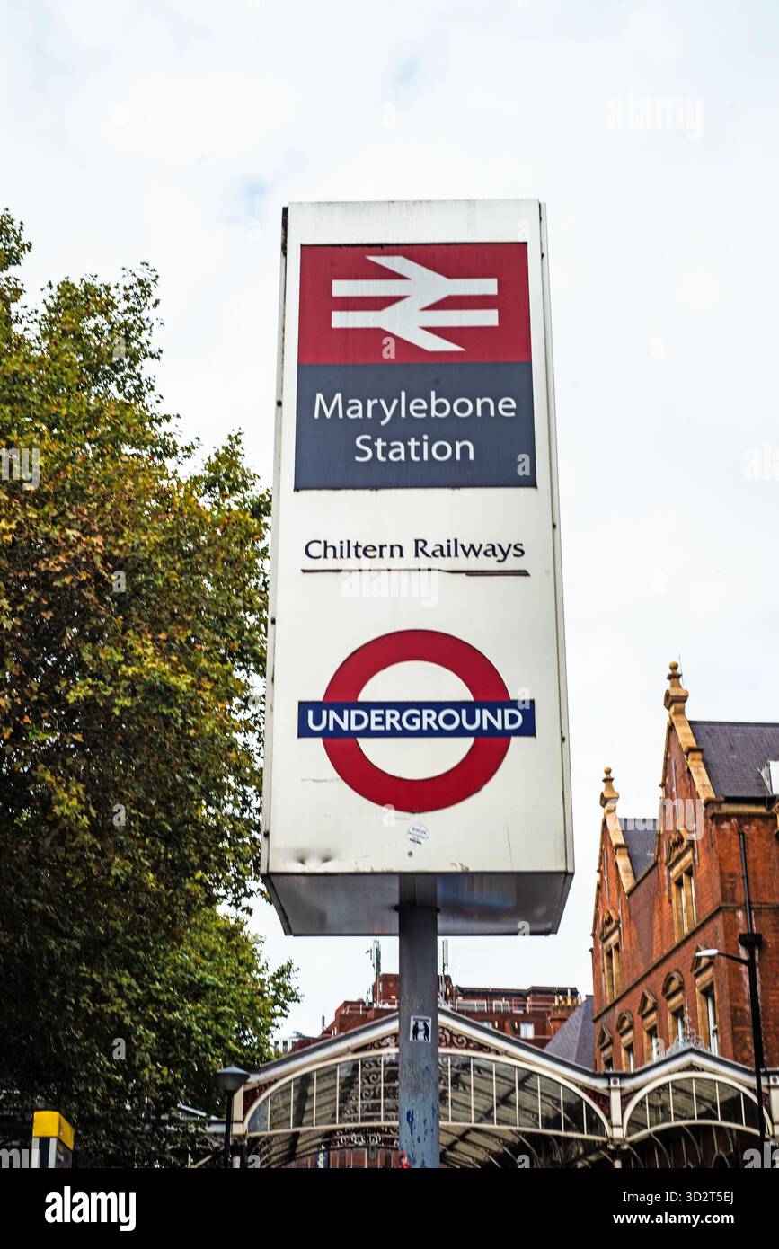 Underground and main line station sign hi-res stock photography and ...
