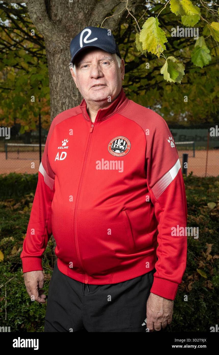 Maidenhead united manager alan devonshire hi-res stock photography and ...