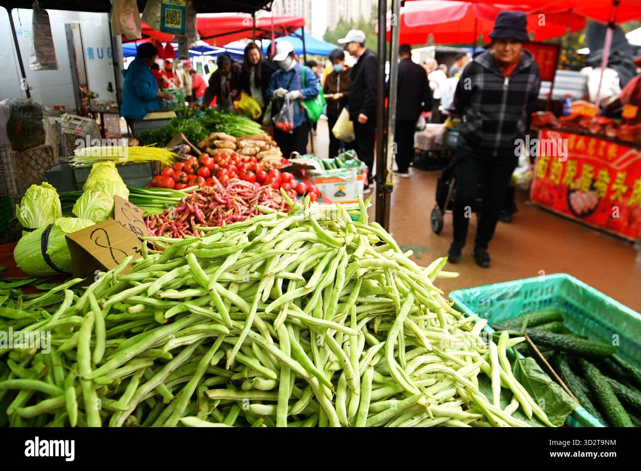 Residents buy food at a country fair in Qingdao City, east China's ...
