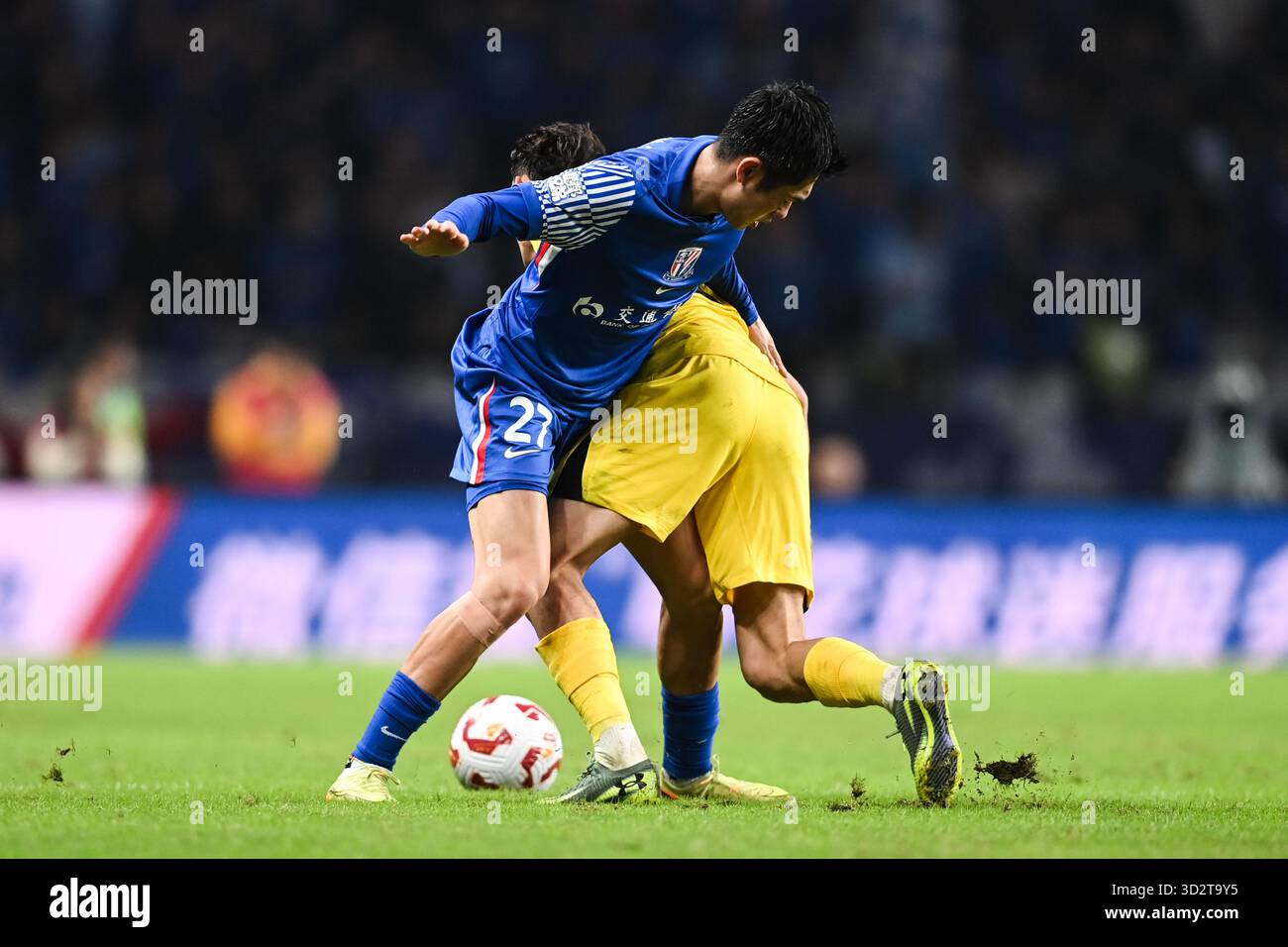Shanghai Shenhua Football Club defeated Shenzhen Peng City Football ...