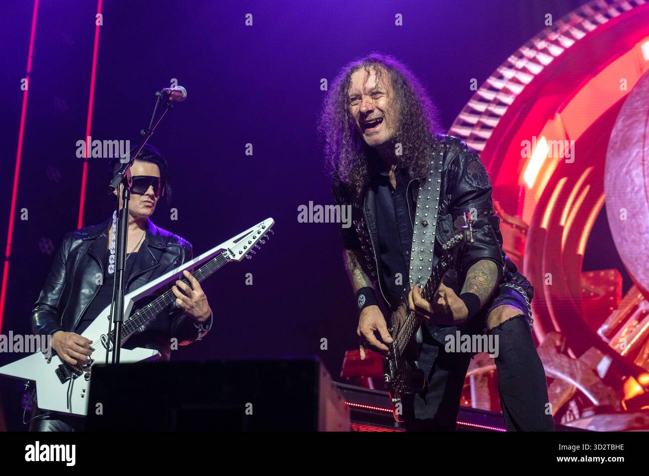 Sascha Gerstner und Markus Grosskopf von Helloween live bei einem ...