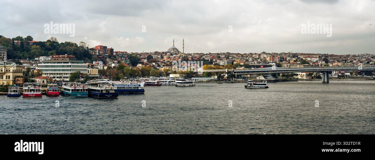 ISTANBUL, TURKEY - NOVEMBER 01, 2025: Panoramic view of the Golden Horn ...