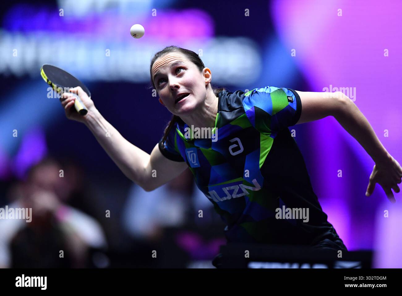 (251103) -- MONTPELLIER, Nov. 3, 2025 (Xinhua) -- Sabine Winter of Germany serves during the ...