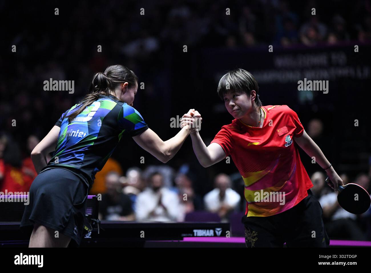 (251103) -- MONTPELLIER, Nov. 3, 2025 (Xinhua) -- Wang Yidi (R) of ...