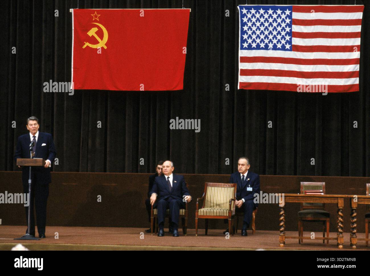 President ronald reagan podium hi-res stock photography and images - Alamy