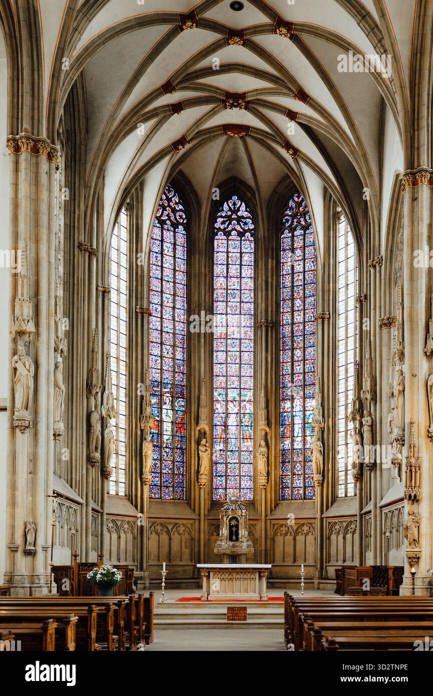 Altar stained glass windows st hi-res stock photography and images - Alamy