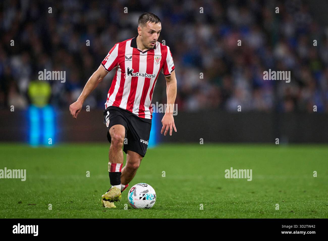 Andoni Gorosabel of Athletic Club with the ball during the LaLiga EA ...