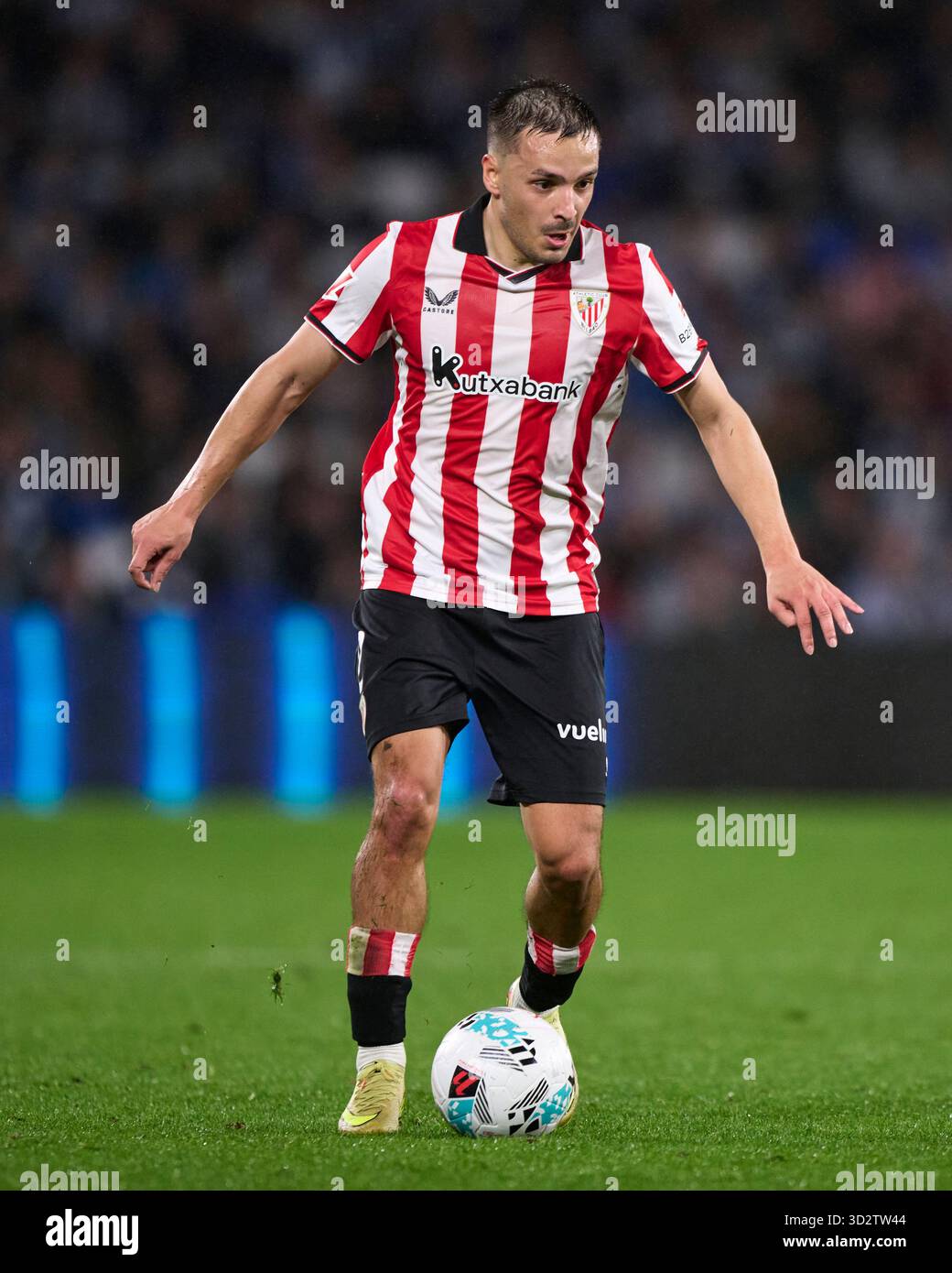 Andoni Gorosabel of Athletic Club with the ball during the LaLiga EA ...