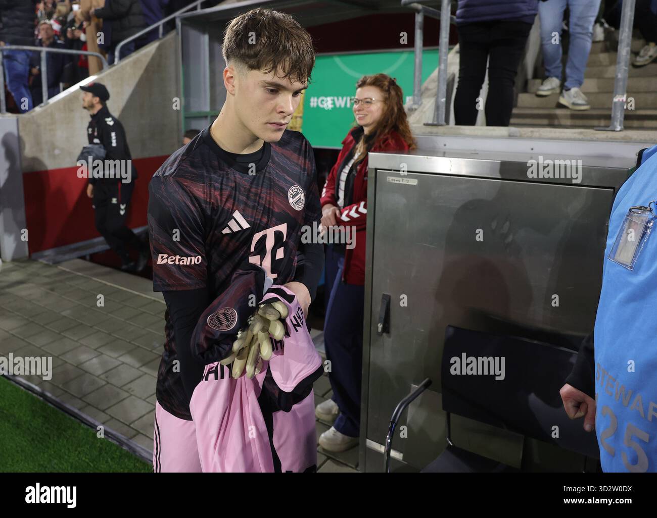 firo: 29.10.2025 Football: DFB Cup 1.FC Cologne - FC Bayern Munich ...